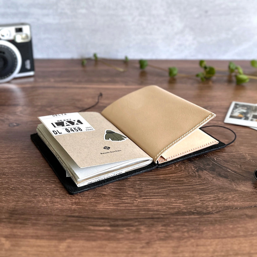 [BKx1.61] Portfolio Folder // Natural (Passport) – Baum-kuchen