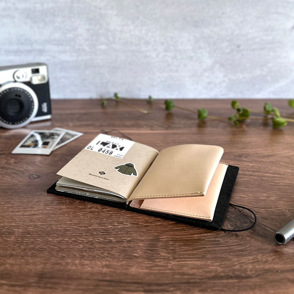 [BKx1.61] Portfolio Folder // Natural (Passport) – Baum-kuchen